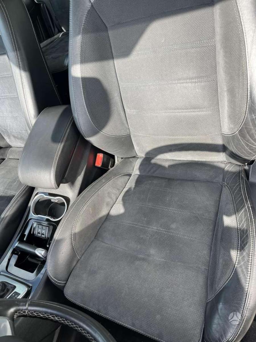 Black Ford S-Max 2012 in Utena, with an engine capacity of 2.00 L and mileage of 244 thousand km for 4850 €, photo 19 on AUTOMOTO.COM.LV