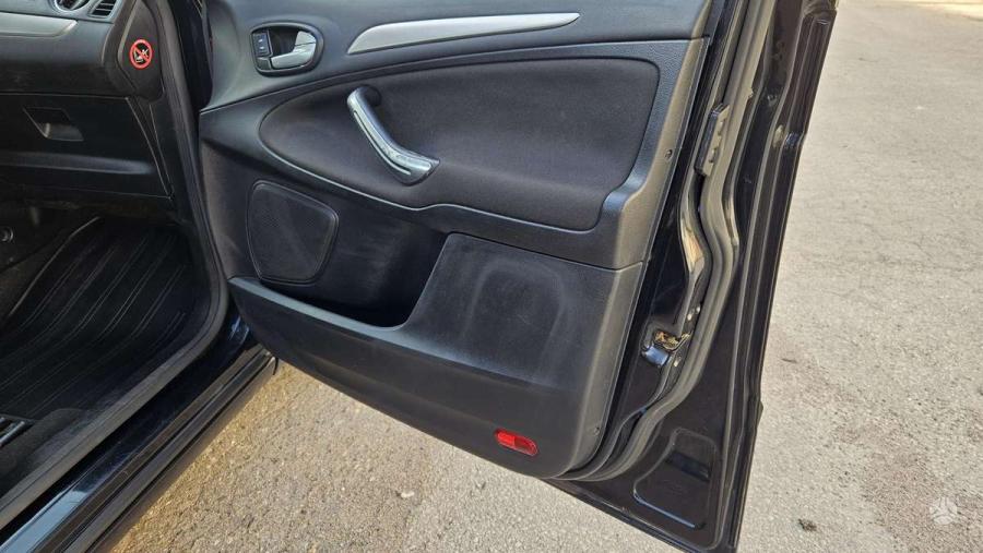 Melns Ford S-Max 2012 Rokiškis, ar dzinēja tilpumu 2.00 L un nobraukumu 310 tūkst. km par 4200 €, foto 25 vietnē AUTOMOTO.COM.LV