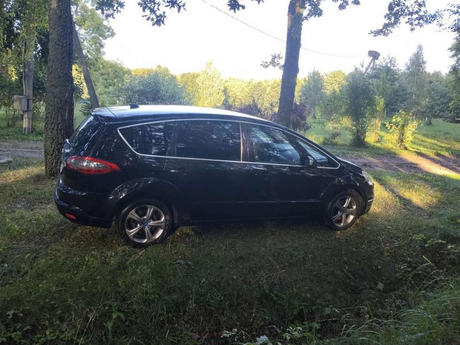 Black Ford S-Max 2012 in Vilnius, with an engine capacity of 2.00 L and mileage of 385 thousand km for 4900 €, photo 7 on AUTOMOTO.COM.LV
