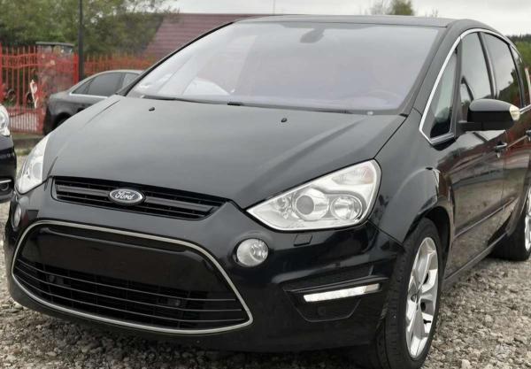 Форд С-Макс 2012 в Вильнюс на AUTOMOTO.COM.LV Черный Форд С-Макс 2012 в Вильнюс, объемом двигателя 2.20 л и пробегом 300 тыс. км за 4999 €, фото 3 на AUTOMOTO.COM.LV