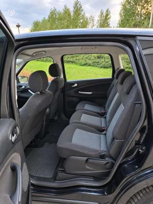 Black Ford S-Max 2012 in Vilnius, with an engine capacity of 2.00 L and mileage of 245 thousand km for 5250 €, photo 12 on AUTOMOTO.COM.LV