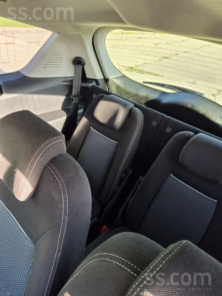 Black Ford S-Max 2012 in Riga, with an engine capacity of 2.00 L and mileage of 276 thousand km for 4190 €, photo 13 on AUTOMOTO.COM.LV