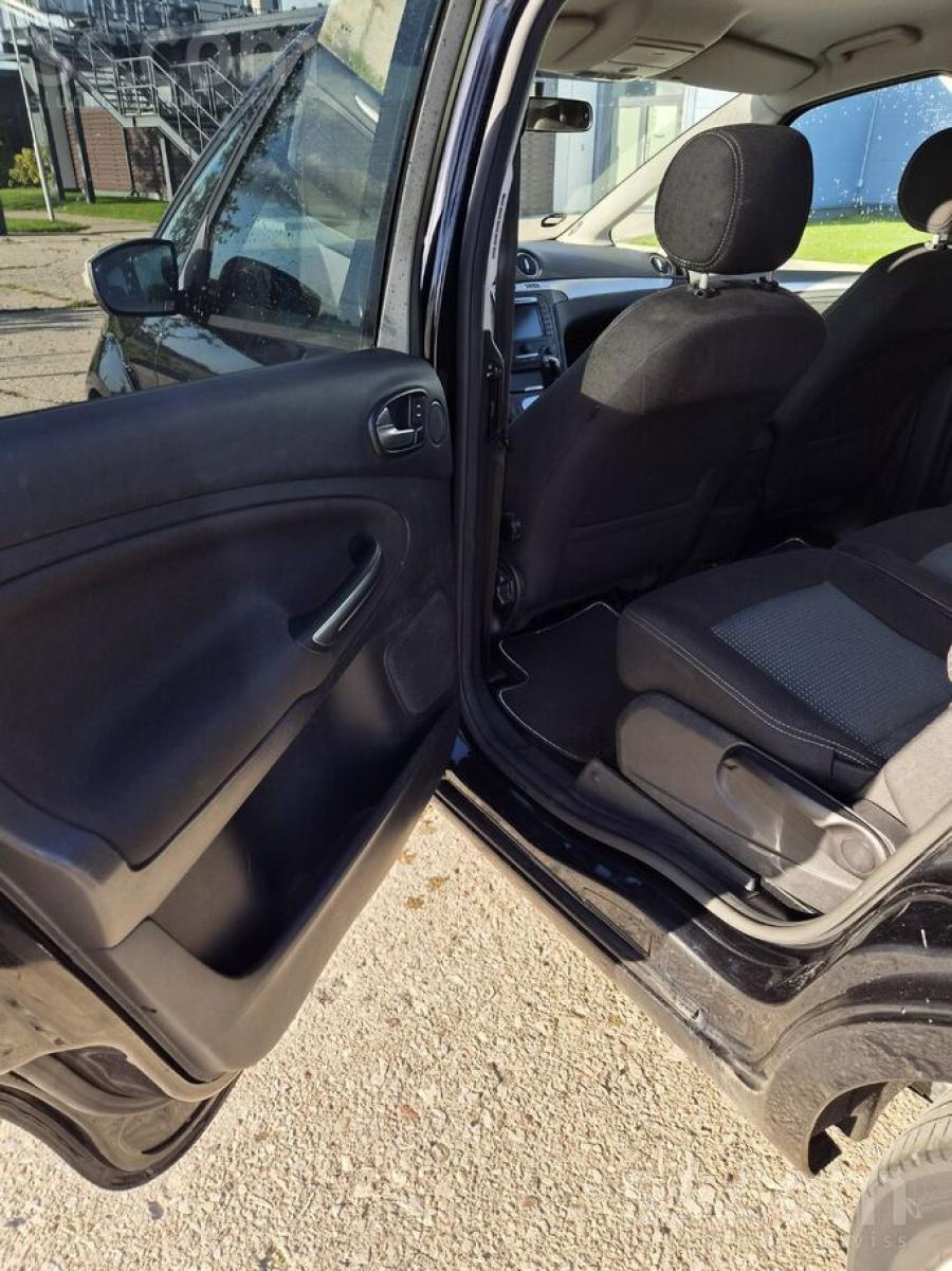 Black Ford S-Max 2012 in Riga, with an engine capacity of 2.00 L and mileage of 276 thousand km for 4190 €, photo 14 on AUTOMOTO.COM.LV