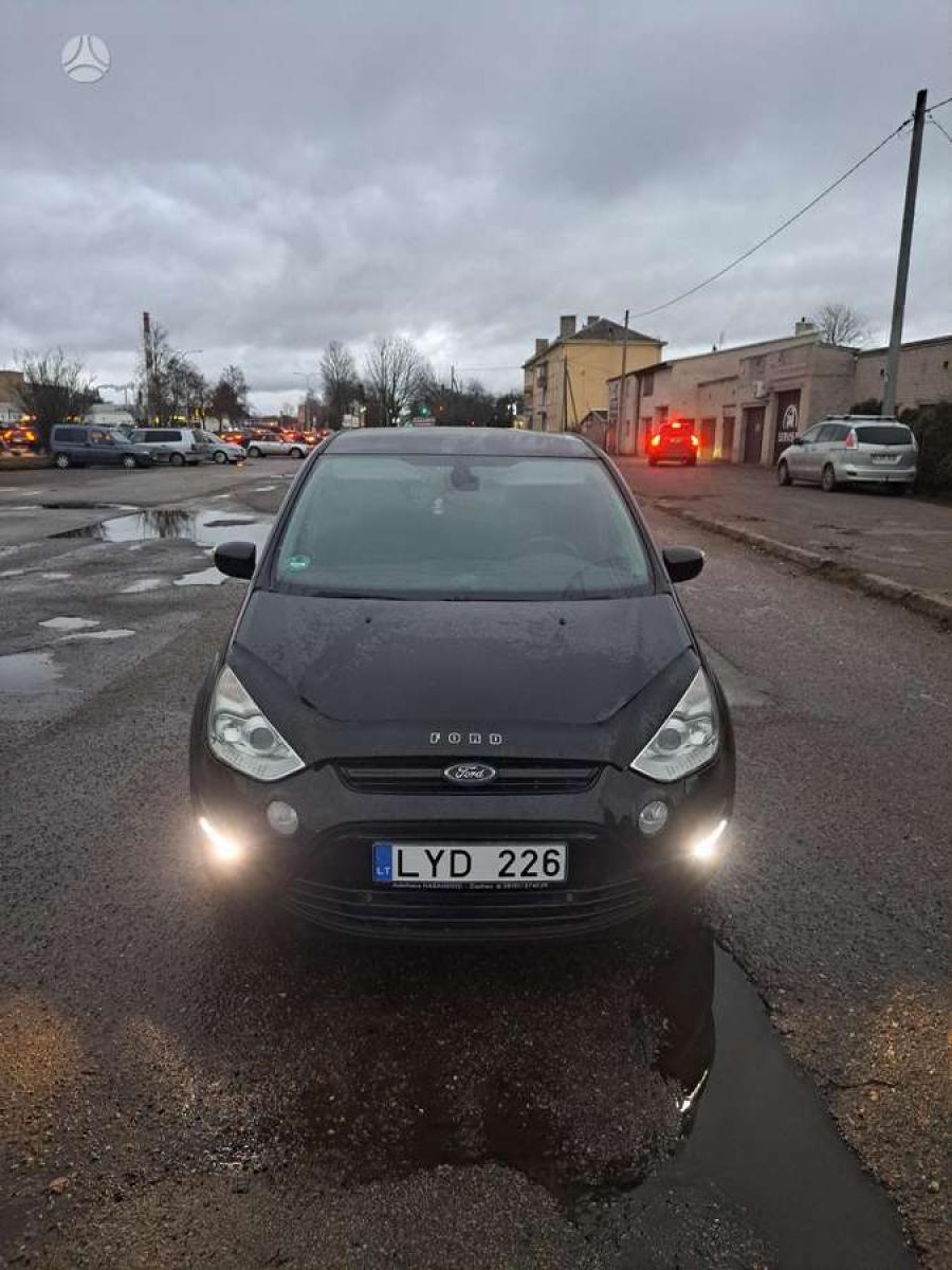 Melns Ford S-Max 2013 Panevēža, ar dzinēja tilpumu 2.00 L un nobraukumu 438 tūkst. km par 3799 €, foto 6 vietnē AUTOMOTO.COM.LV