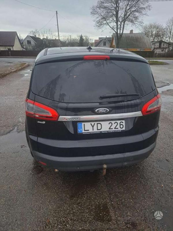 Black Ford S-Max 2013 in Panevezys, with an engine capacity of 2.00 L and mileage of 438 thousand km for 3799 €, photo 8 on AUTOMOTO.COM.LV