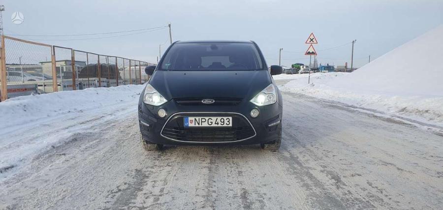 Black Ford S-Max 2013 in Vilnius, with an engine capacity of 2.20 L and mileage of 220 thousand km for 6100 €, photo 3 on AUTOMOTO.COM.LV