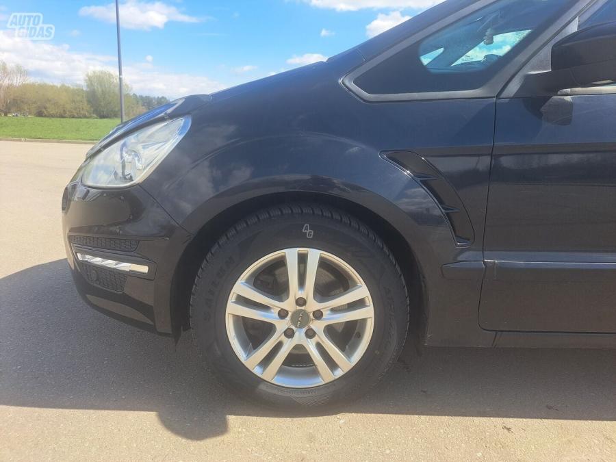Black Ford S-Max 2013 in Panevezys, with an engine capacity of 2.00 L and mileage of 440 thousand km for 3350 €, photo 6 on AUTOMOTO.COM.LV