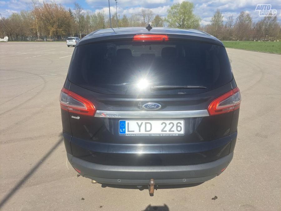 Black Ford S-Max 2013 in Panevezys, with an engine capacity of 2.00 L and mileage of 440 thousand km for 3350 €, photo 9 on AUTOMOTO.COM.LV