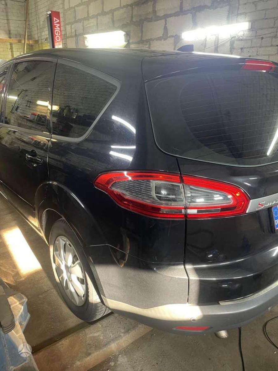 Black Ford S-Max 2013 in Kaunas, with an engine capacity of 2.00 L and mileage of 335 thousand km for 3000 €, photo 4 on AUTOMOTO.COM.LV
