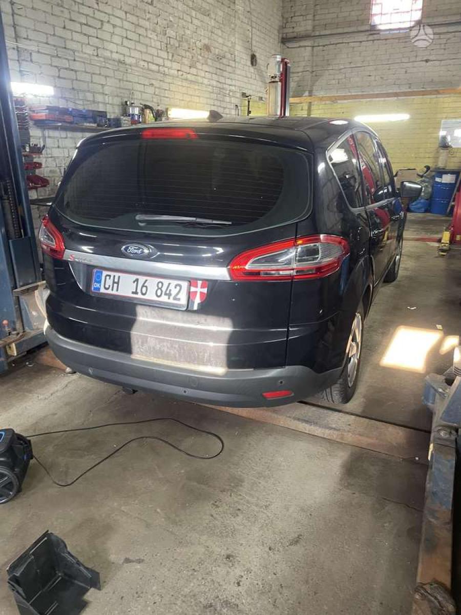 Black Ford S-Max 2013 in Kaunas, with an engine capacity of 2.00 L and mileage of 335 thousand km for 3000 €, photo 5 on AUTOMOTO.COM.LV