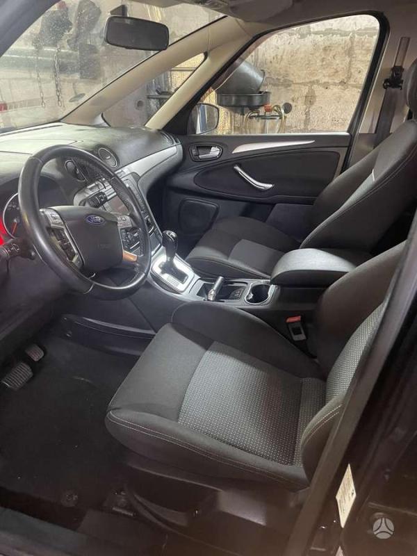 Black Ford S-Max 2013 in Kaunas, with an engine capacity of 2.00 L and mileage of 335 thousand km for 3000 €, photo 6 on AUTOMOTO.COM.LV