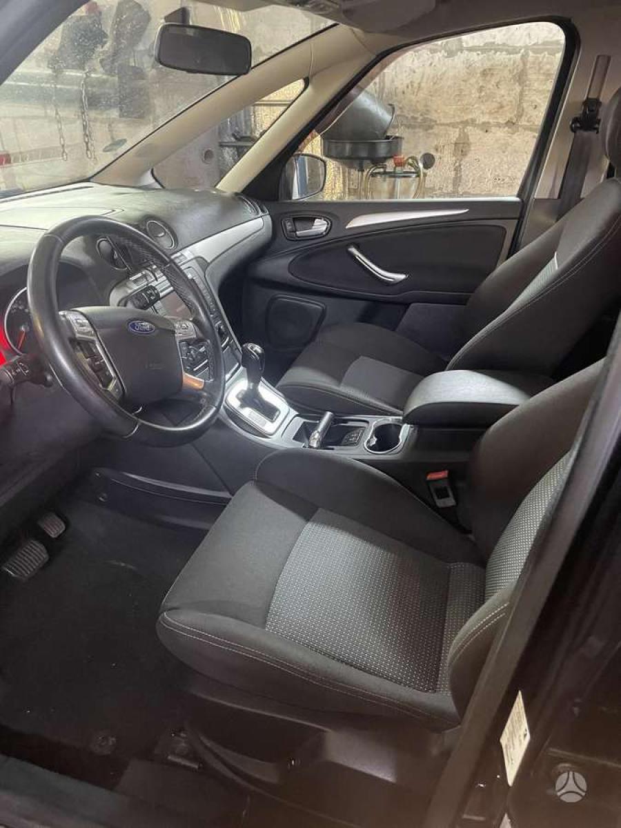 Black Ford S-Max 2013 in Kaunas, with an engine capacity of 2.00 L and mileage of 335 thousand km for 3000 €, photo 7 on AUTOMOTO.COM.LV
