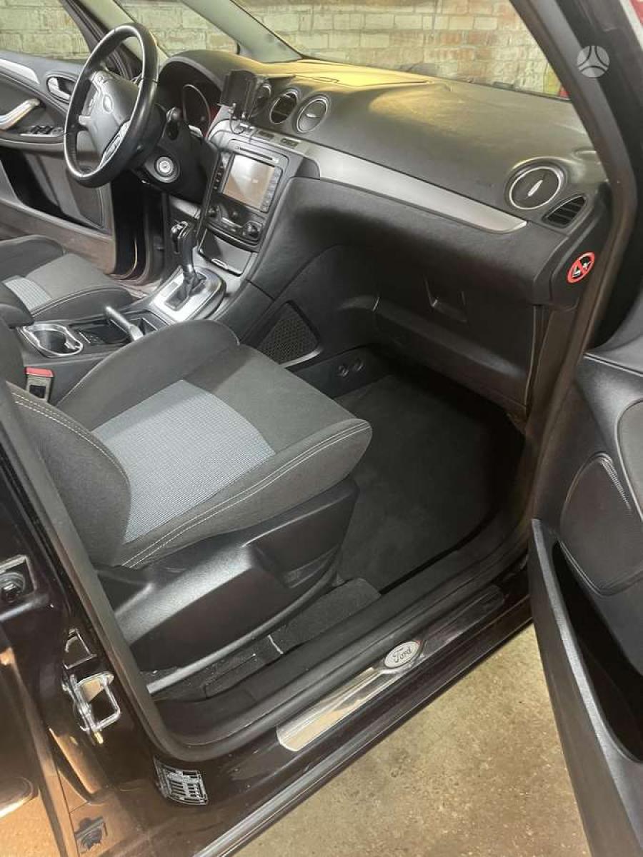 Black Ford S-Max 2013 in Kaunas, with an engine capacity of 2.00 L and mileage of 335 thousand km for 3000 €, photo 10 on AUTOMOTO.COM.LV