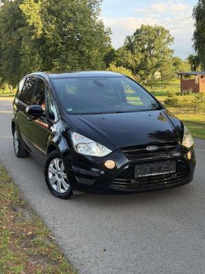 Black Ford S-Max 2013 in Birstonas, with an engine capacity of 2.00 L and mileage of 272 thousand km for 4250 €, photo 4 on AUTOMOTO.COM.LV