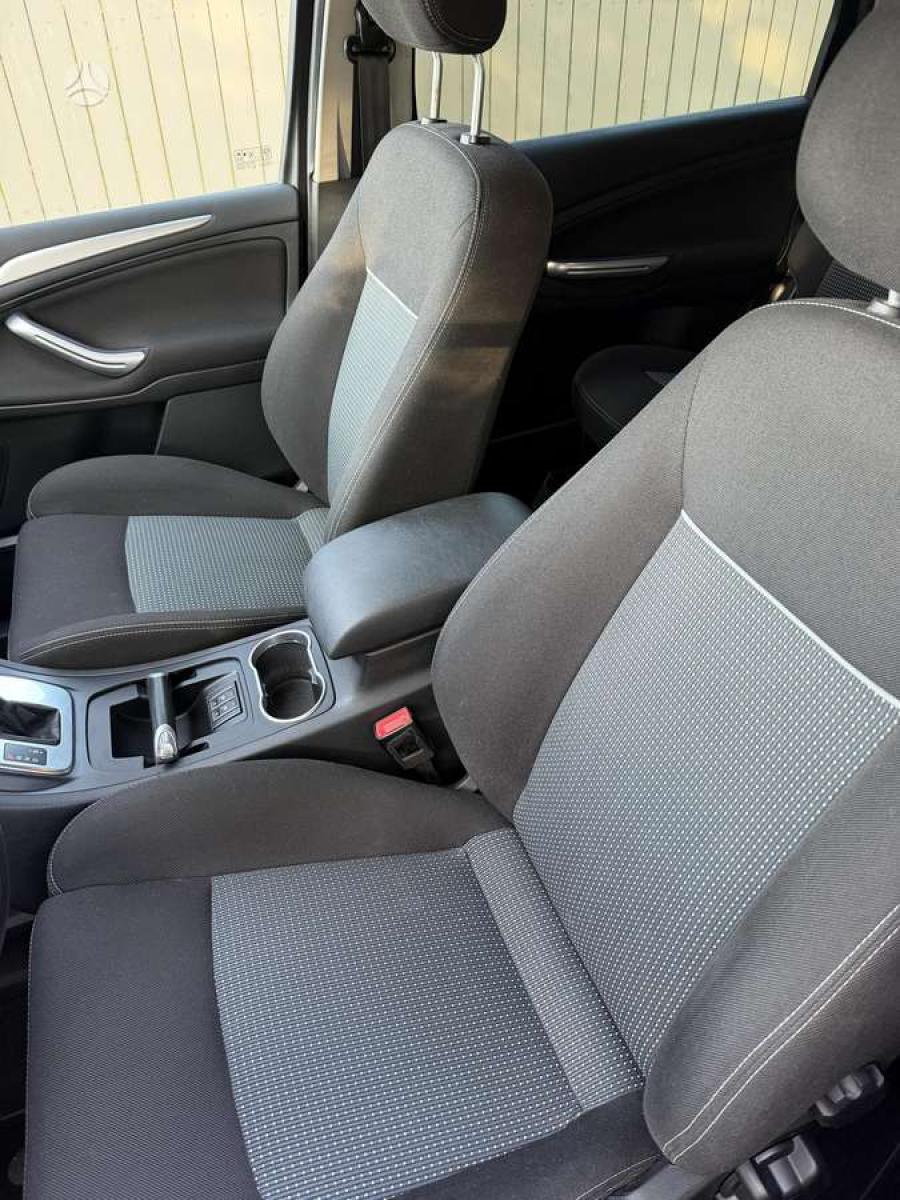 Black Ford S-Max 2013 in Birstonas, with an engine capacity of 2.00 L and mileage of 272 thousand km for 4250 €, photo 18 on AUTOMOTO.COM.LV
