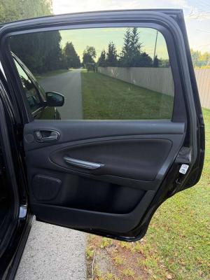 Black Ford S-Max 2013 in Birstonas, with an engine capacity of 2.00 L and mileage of 272 thousand km for 4250 €, photo 33 on AUTOMOTO.COM.LV