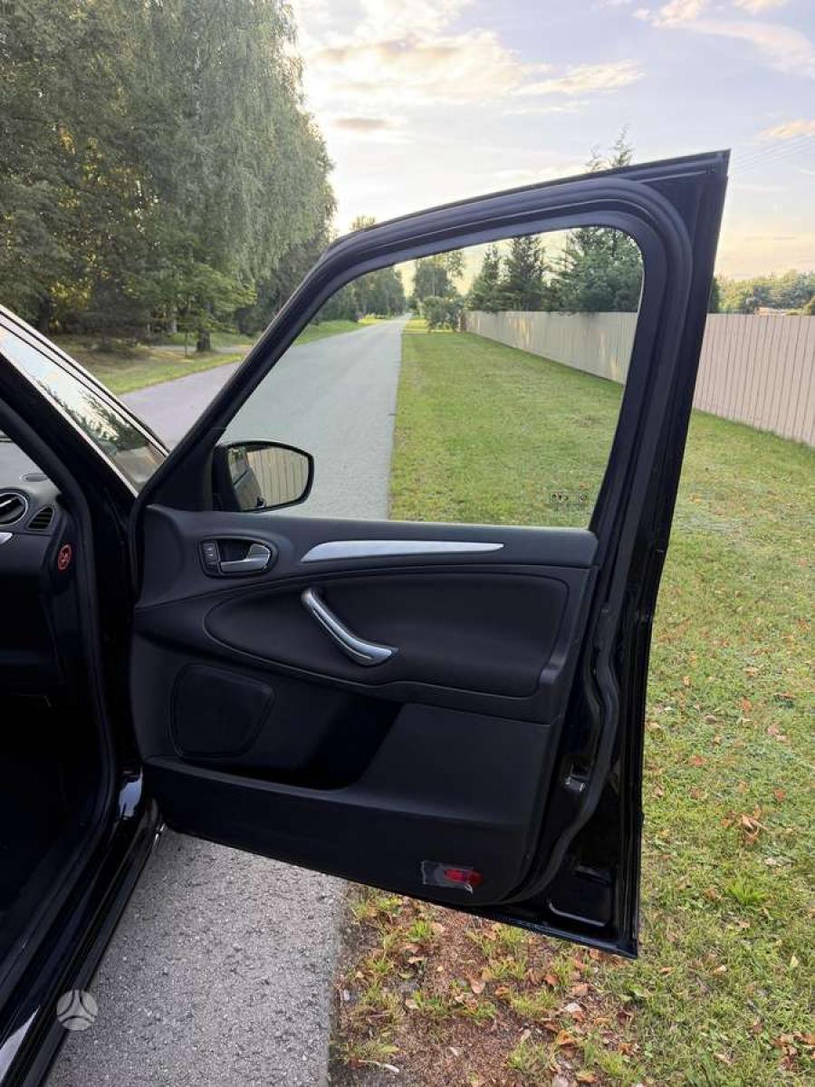 Black Ford S-Max 2013 in Birstonas, with an engine capacity of 2.00 L and mileage of 272 thousand km for 4250 €, photo 34 on AUTOMOTO.COM.LV