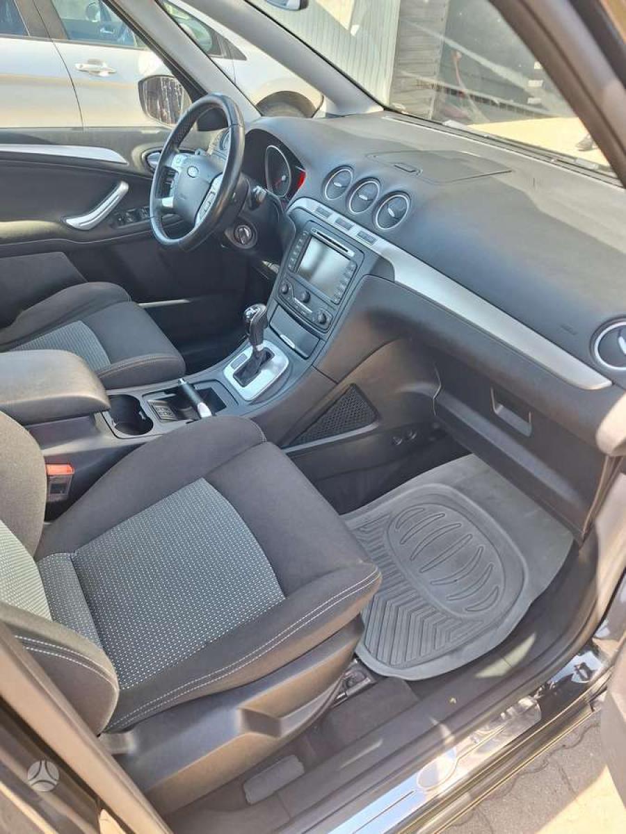 Black Ford S-Max 2013 in Silute, with an engine capacity of 2.00 L and mileage of 267 thousand km for 4650 €, photo 12 on AUTOMOTO.COM.LV