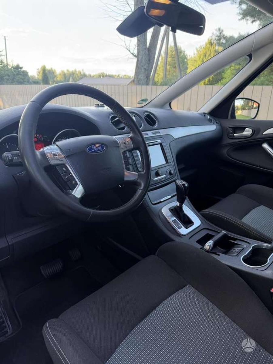 Black Ford S-Max 2013 in Birstonas, with an engine capacity of 2.00 L and mileage of 272 thousand km for 4250 €, photo 15 on AUTOMOTO.COM.LV