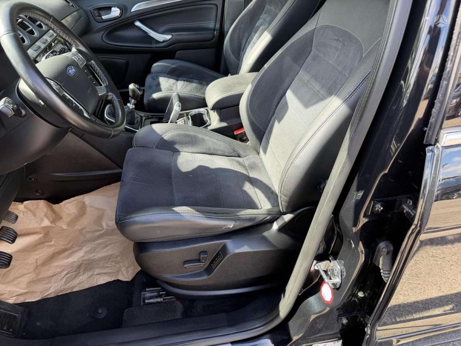 Black Ford S-Max 2013 in Marijampole, with an engine capacity of 2.00 L and mileage of 249 thousand km for 4350 €, photo 3 on AUTOMOTO.COM.LV