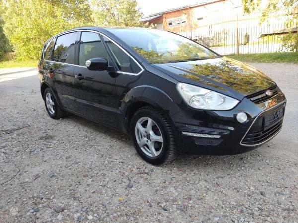 Black Ford S-Max 2013 in Ukmerge, with an engine capacity of 2.00 L and mileage of 224 thousand km for 5200 €, photo 3 on AUTOMOTO.COM.LV