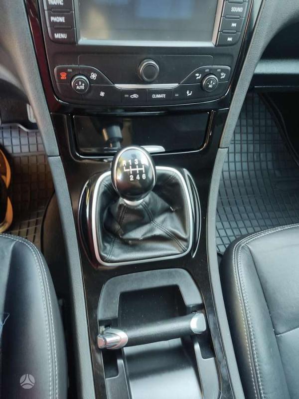 Black Ford S-Max 2013 in Ukmerge, with an engine capacity of 2.00 L and mileage of 224 thousand km for 5200 €, photo 9 on AUTOMOTO.COM.LV