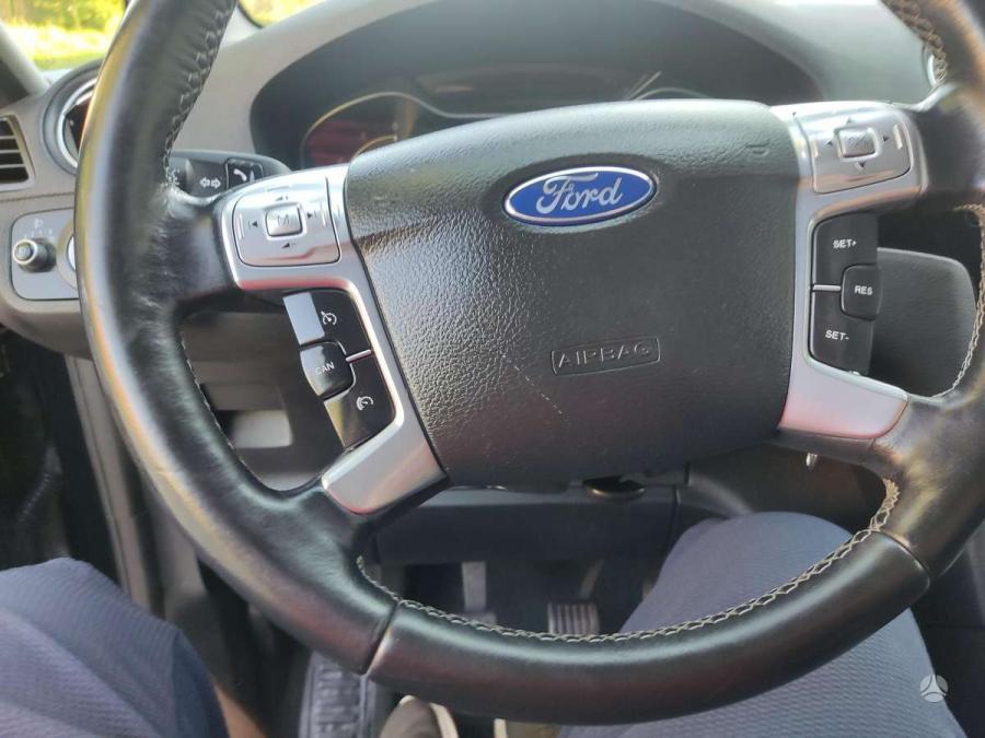 Black Ford S-Max 2013 in Ukmerge, with an engine capacity of 2.00 L and mileage of 224 thousand km for 5200 €, photo 11 on AUTOMOTO.COM.LV