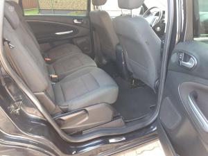 Black Ford S-Max 2013 in Siauliai, with an engine capacity of 2.00 L and mileage of 250 thousand km for 4700 €, photo 10 on AUTOMOTO.COM.LV