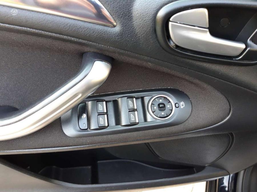 Black Ford S-Max 2013 in Siauliai, with an engine capacity of 2.00 L and mileage of 250 thousand km for 4700 €, photo 15 on AUTOMOTO.COM.LV