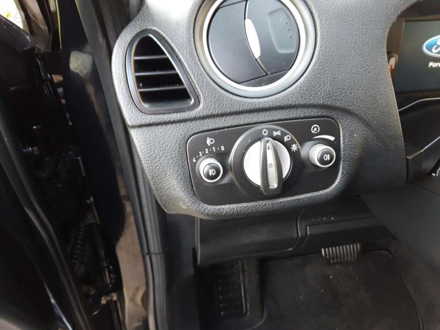 Black Ford S-Max 2013 in Siauliai, with an engine capacity of 2.00 L and mileage of 250 thousand km for 4700 €, photo 17 on AUTOMOTO.COM.LV