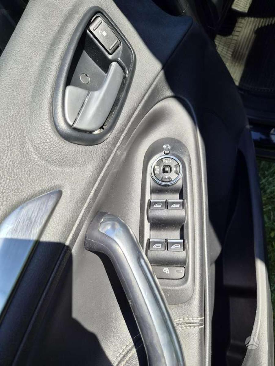 Black Ford S-Max 2013 in Telschi, with an engine capacity of 2.00 L and mileage of 226 thousand km for 4600 €, photo 15 on AUTOMOTO.COM.LV