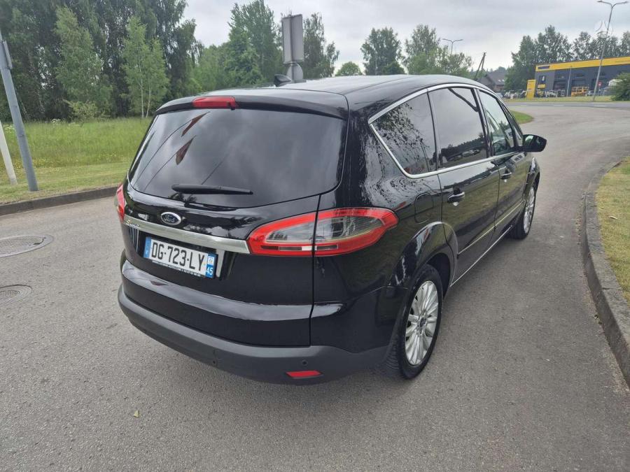 Black Ford S-Max 2014 in Taurage, with an engine capacity of 2.00 L and mileage of 304 thousand km for 5900 €, photo 7 on AUTOMOTO.COM.LV