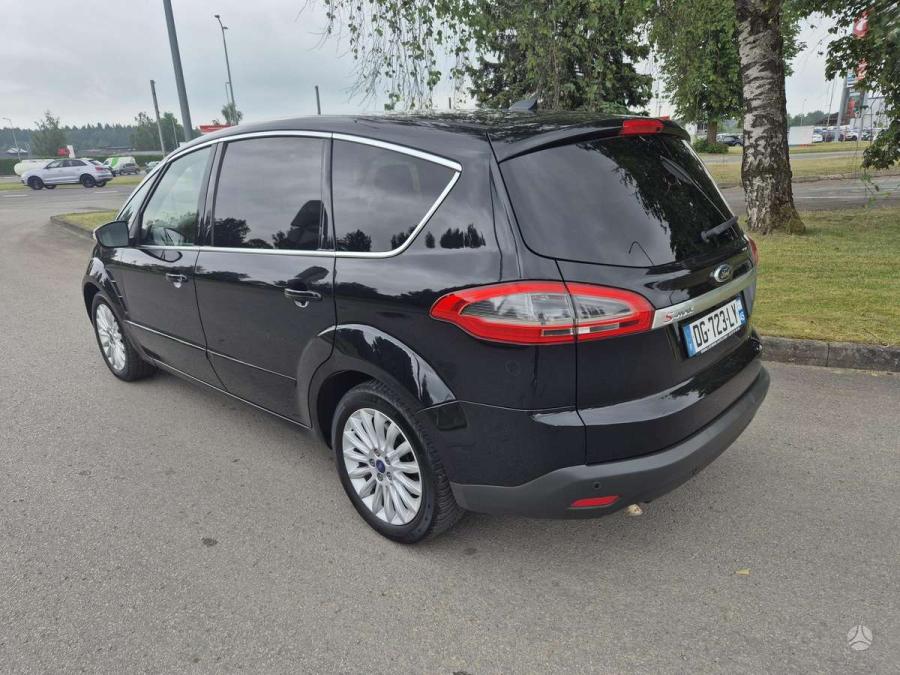 Black Ford S-Max 2014 in Taurage, with an engine capacity of 2.00 L and mileage of 304 thousand km for 5900 €, photo 8 on AUTOMOTO.COM.LV