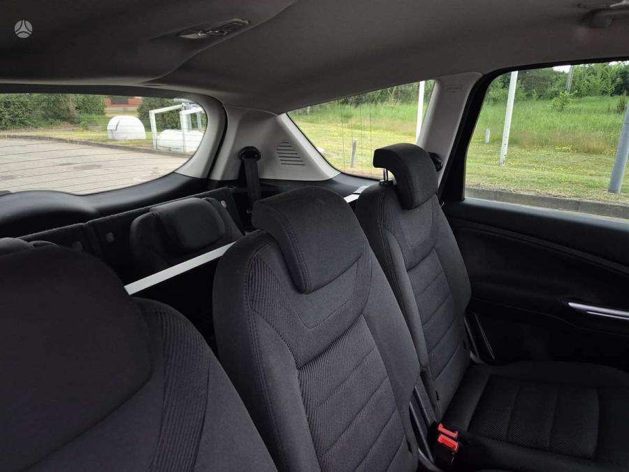Black Ford S-Max 2014 in Taurage, with an engine capacity of 2.00 L and mileage of 304 thousand km for 5900 €, photo 10 on AUTOMOTO.COM.LV