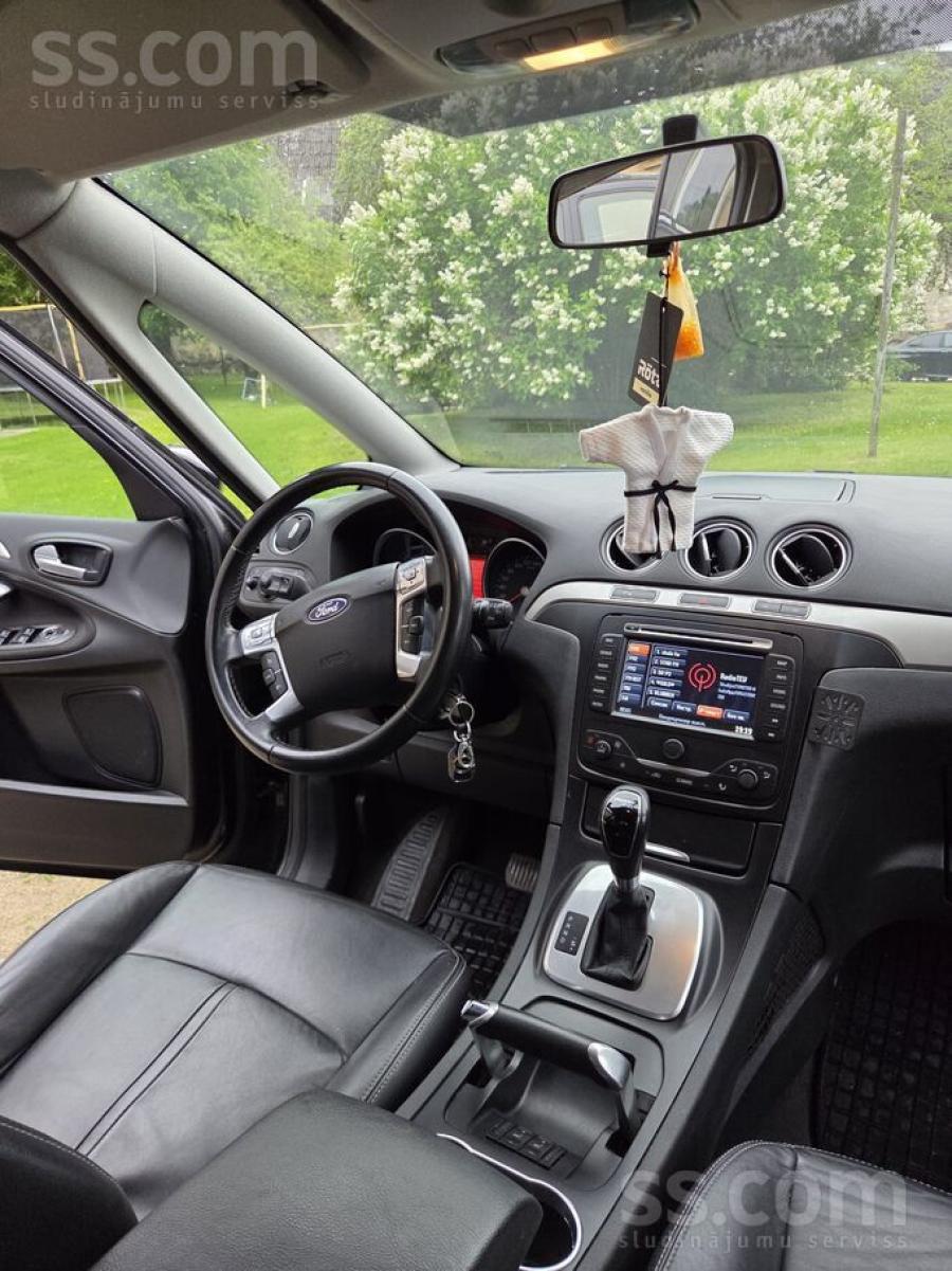 Black Ford S-Max 2014 in Aluksne, with an engine capacity of 2.00 L and mileage of 244 thousand km for 6100 €, photo 5 on AUTOMOTO.COM.LV