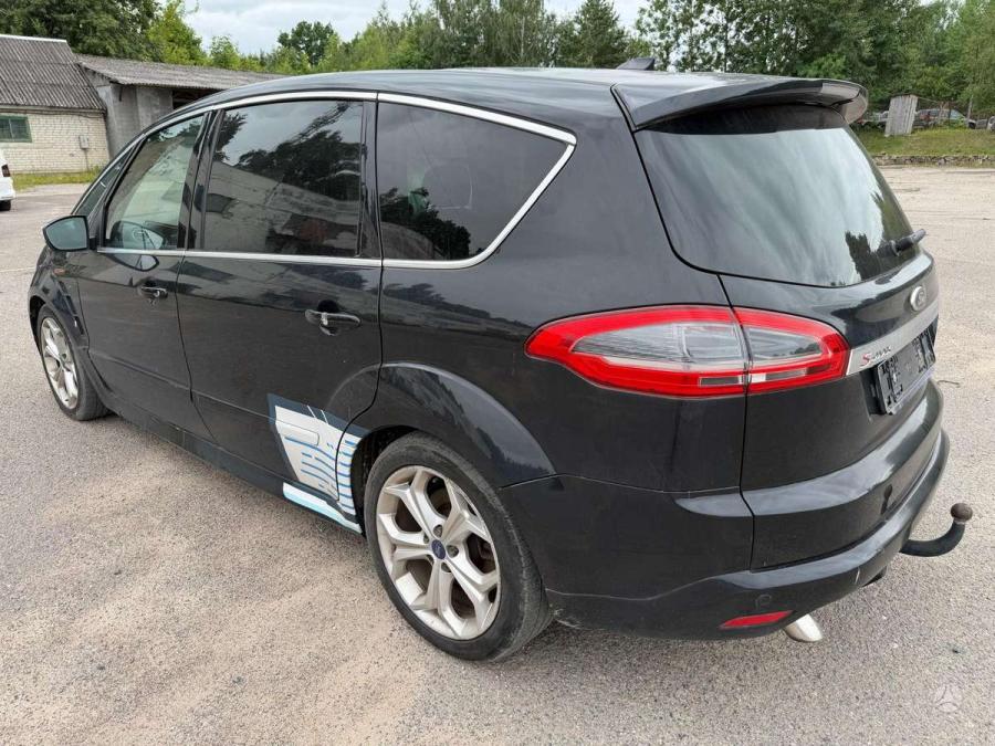 Black Ford S-Max 2014 in Raseiniai, with an engine capacity of 2.00 L and mileage of 268 thousand km for 4300 €, photo 4 on AUTOMOTO.COM.LV