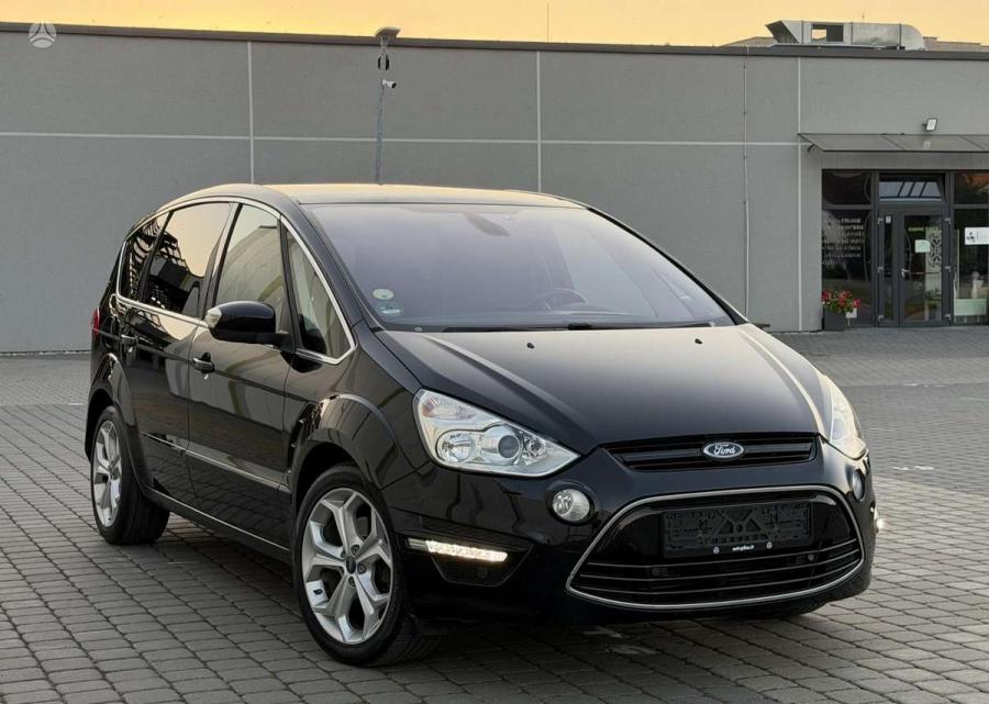 Black Ford S-Max 2015 in Raseiniai, with an engine capacity of 2.00 L and mileage of 269 thousand km for 5550 €, photo 1 on AUTOMOTO.COM.LV