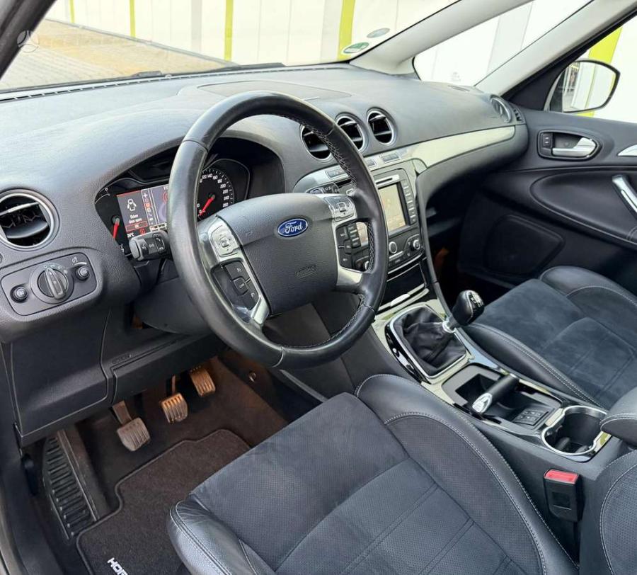 Black Ford S-Max 2015 in Raseiniai, with an engine capacity of 2.00 L and mileage of 269 thousand km for 5550 €, photo 17 on AUTOMOTO.COM.LV