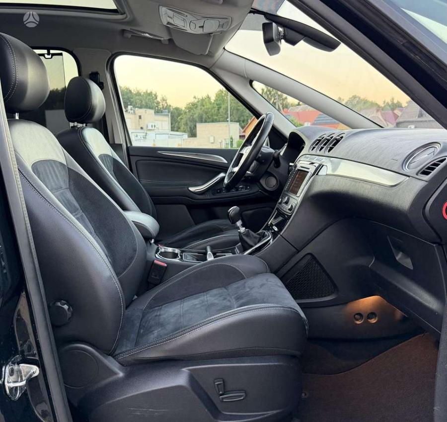 Black Ford S-Max 2015 in Raseiniai, with an engine capacity of 2.00 L and mileage of 269 thousand km for 5550 €, photo 21 on AUTOMOTO.COM.LV