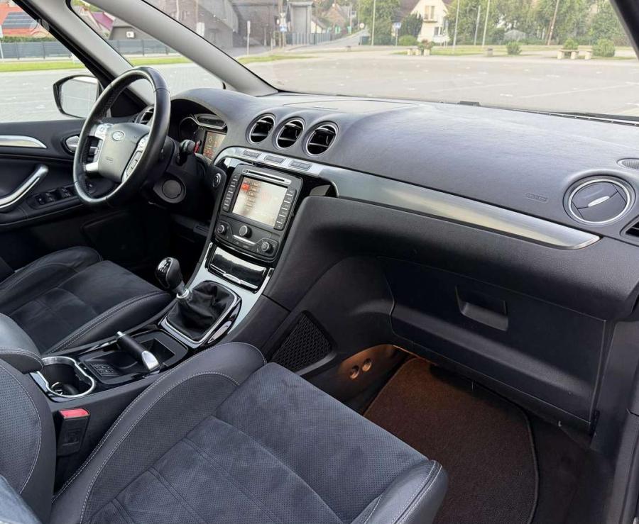 Black Ford S-Max 2015 in Raseiniai, with an engine capacity of 2.00 L and mileage of 269 thousand km for 5550 €, photo 22 on AUTOMOTO.COM.LV