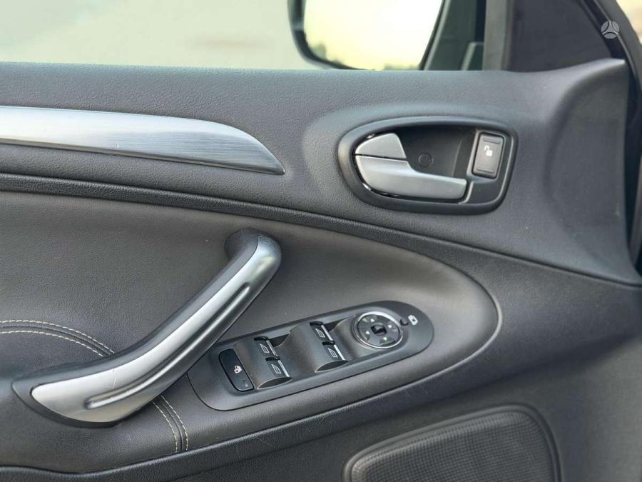 Black Ford S-Max 2015 in Raseiniai, with an engine capacity of 2.00 L and mileage of 269 thousand km for 5550 €, photo 27 on AUTOMOTO.COM.LV