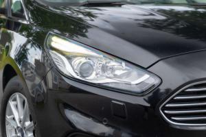 Black Ford S-Max 2016 in Vilnius, with an engine capacity of 2.00 L and mileage of 169 thousand km for 8900 €, photo 4 on AUTOMOTO.COM.LV