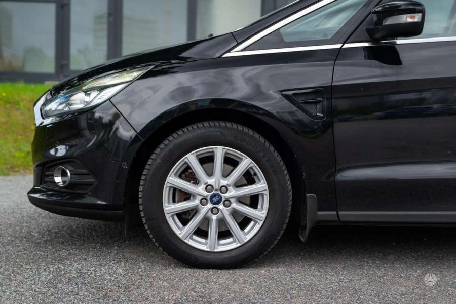 Black Ford S-Max 2016 in Vilnius, with an engine capacity of 2.00 L and mileage of 169 thousand km for 8900 €, photo 10 on AUTOMOTO.COM.LV
