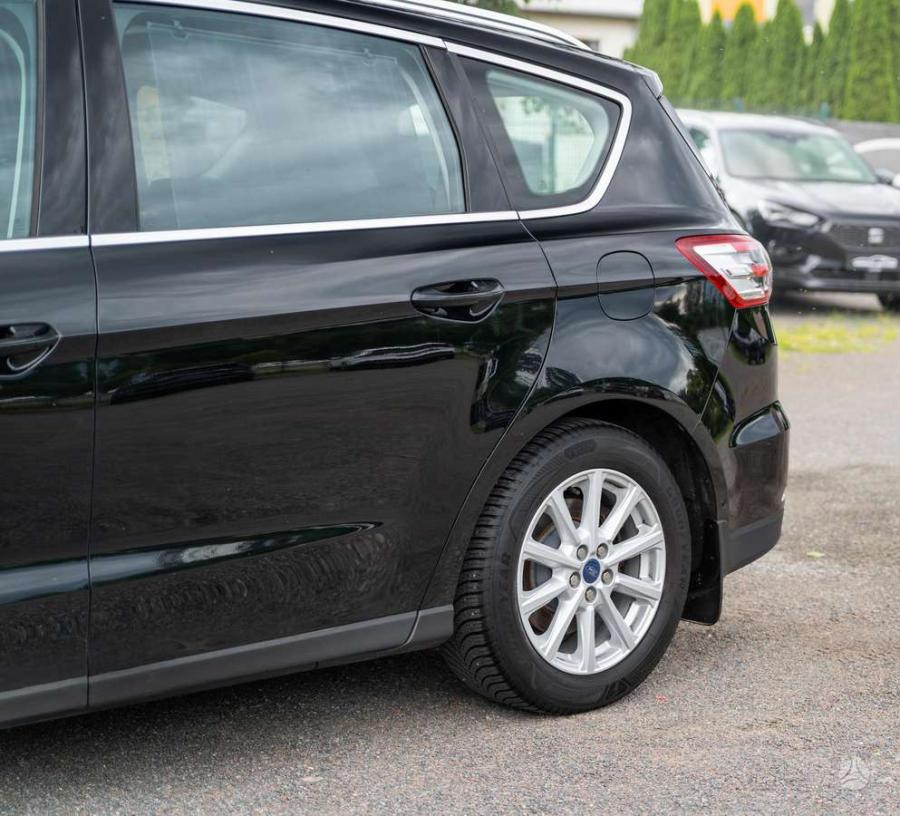 Black Ford S-Max 2016 in Vilnius, with an engine capacity of 2.00 L and mileage of 169 thousand km for 8900 €, photo 12 on AUTOMOTO.COM.LV
