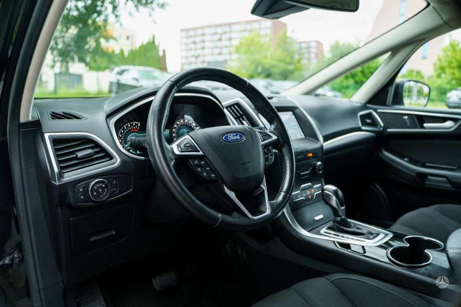 Black Ford S-Max 2016 in Vilnius, with an engine capacity of 2.00 L and mileage of 169 thousand km for 8900 €, photo 18 on AUTOMOTO.COM.LV