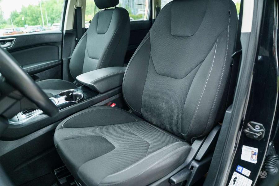 Black Ford S-Max 2016 in Vilnius, with an engine capacity of 2.00 L and mileage of 169 thousand km for 8900 €, photo 19 on AUTOMOTO.COM.LV