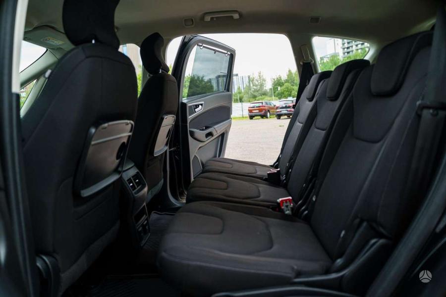 Black Ford S-Max 2016 in Vilnius, with an engine capacity of 2.00 L and mileage of 169 thousand km for 8900 €, photo 23 on AUTOMOTO.COM.LV