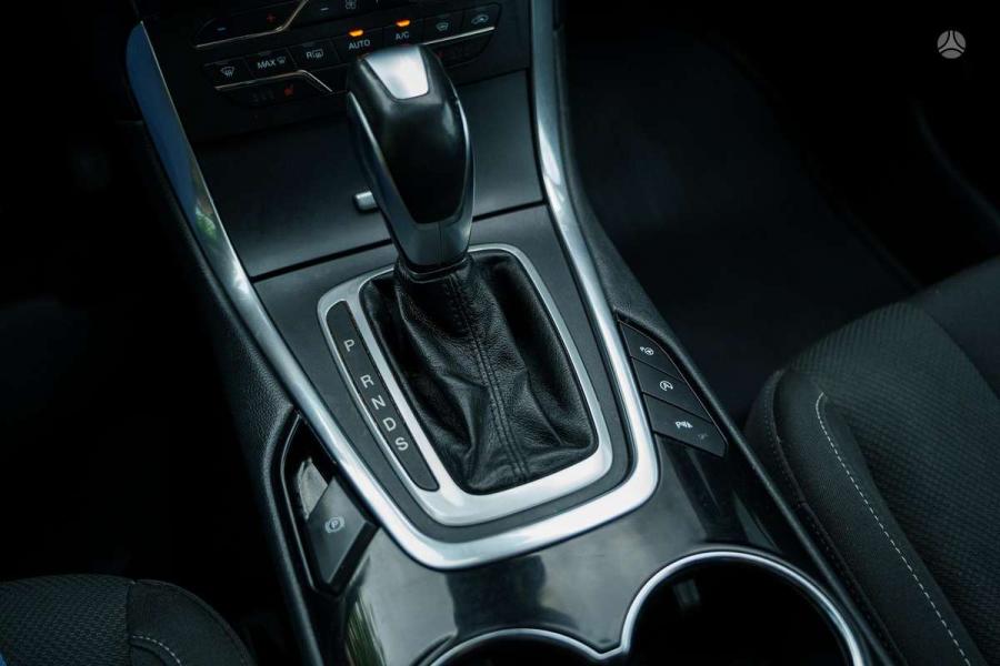 Black Ford S-Max 2016 in Vilnius, with an engine capacity of 2.00 L and mileage of 169 thousand km for 8900 €, photo 31 on AUTOMOTO.COM.LV