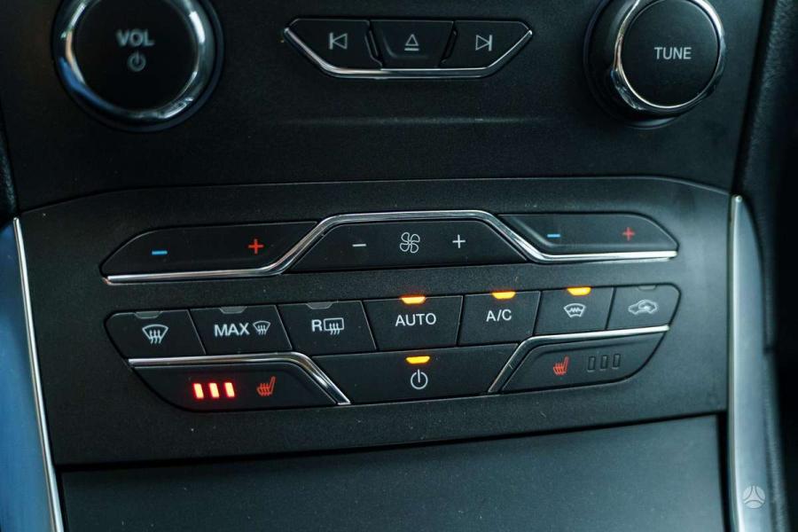 Black Ford S-Max 2016 in Vilnius, with an engine capacity of 2.00 L and mileage of 169 thousand km for 8900 €, photo 33 on AUTOMOTO.COM.LV