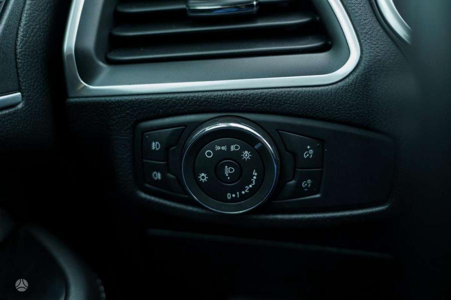 Black Ford S-Max 2016 in Vilnius, with an engine capacity of 2.00 L and mileage of 169 thousand km for 8900 €, photo 38 on AUTOMOTO.COM.LV